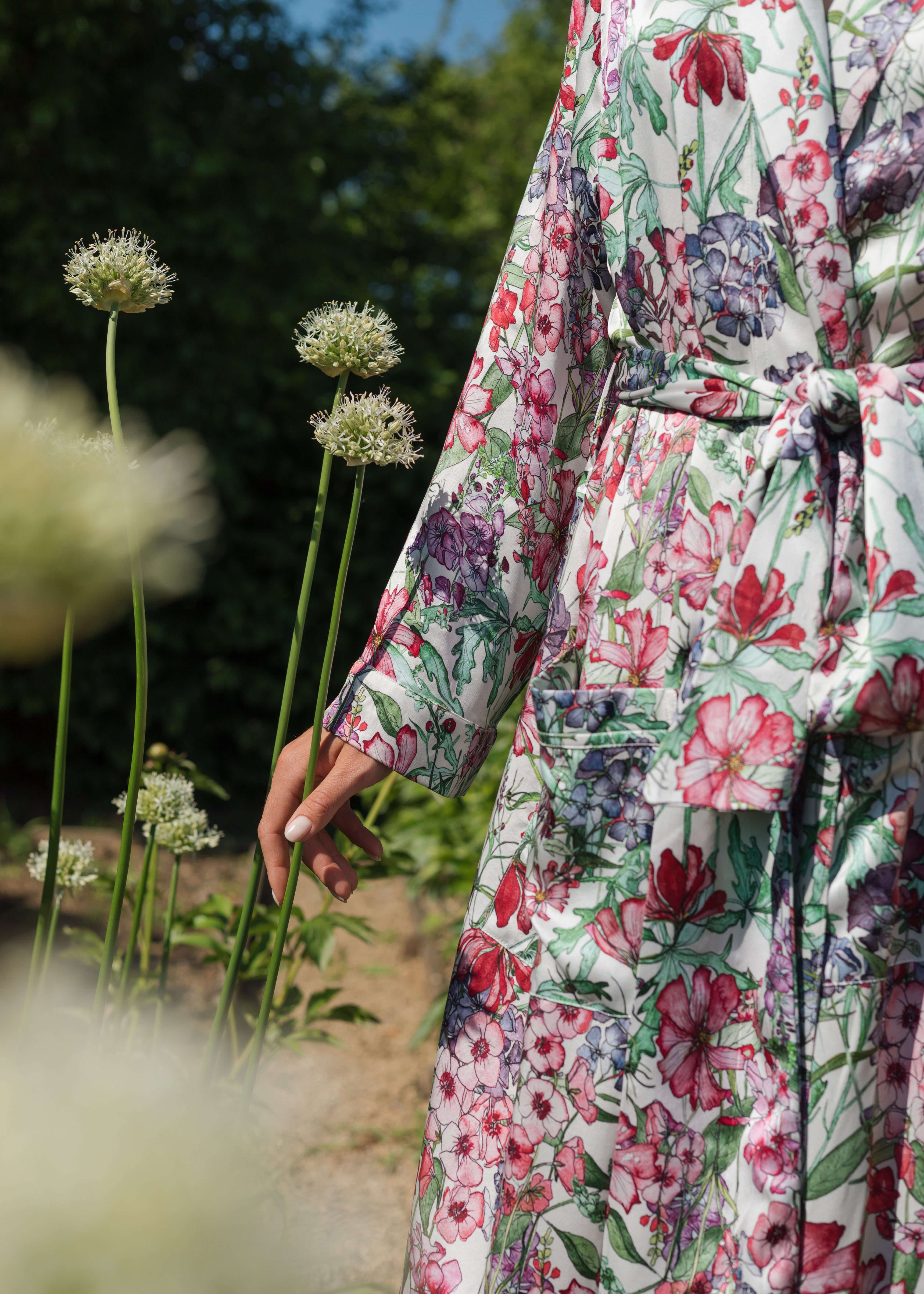 Cutting Garden Silk Robe – Thyme & Bertioli